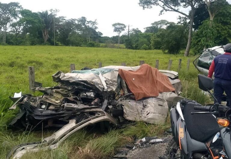 Cinco fallecidos y dos heridos críticos tras brutal colisión entre un ...